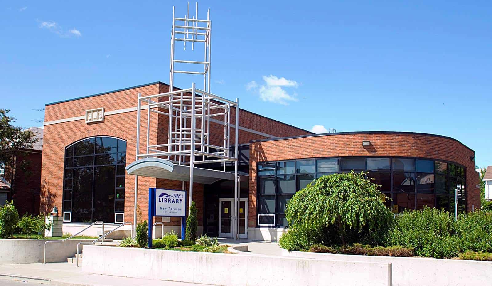 What you need to know about public libraries in Toronto [2026]